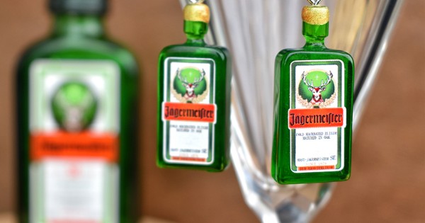 ΣΚΟΥΛΑΡΙΚΙΑ ΚΡΕΜΑΣΤΑ ΜΠΟΥΚΑΛΙ ΛΙΚΕΡ JAGERMEISTER